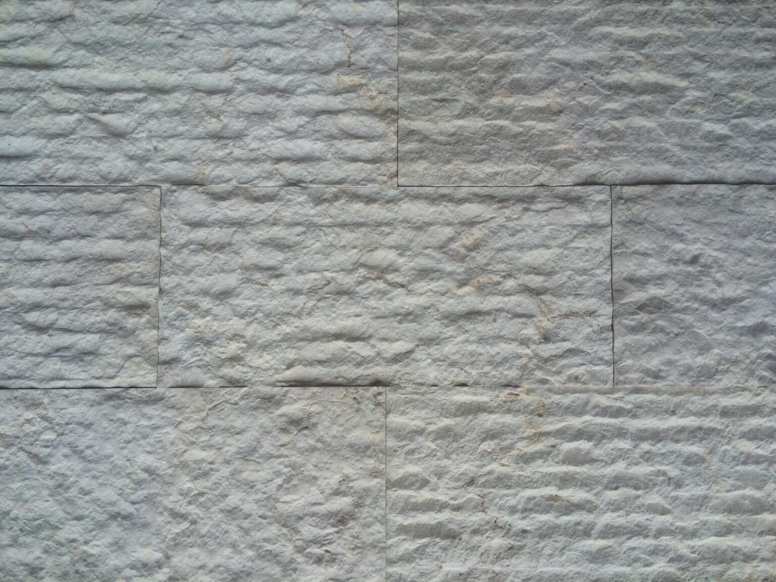 Royal Beige (Jerusalem) Limestone 8x18 Split Face Veneer - Stonex Tile