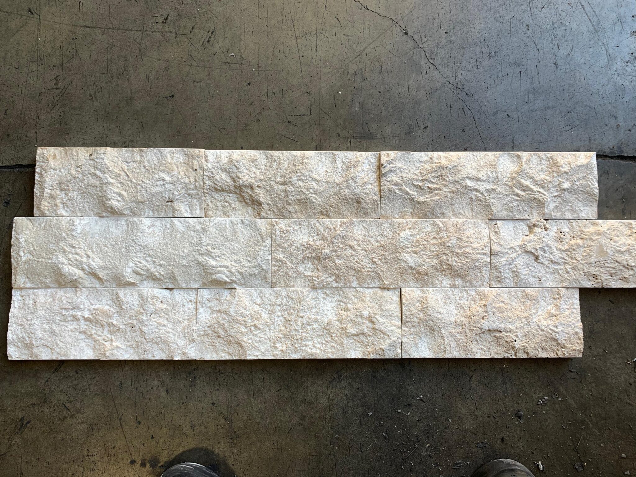 Ivory 4xRandom Split-Face Travertine Veneer - Stonex Tile