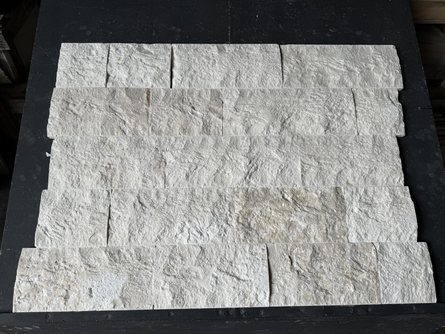 Cardinal Beige 6x Random Length Split-Face Limestone Veneer - Stonex Tile
